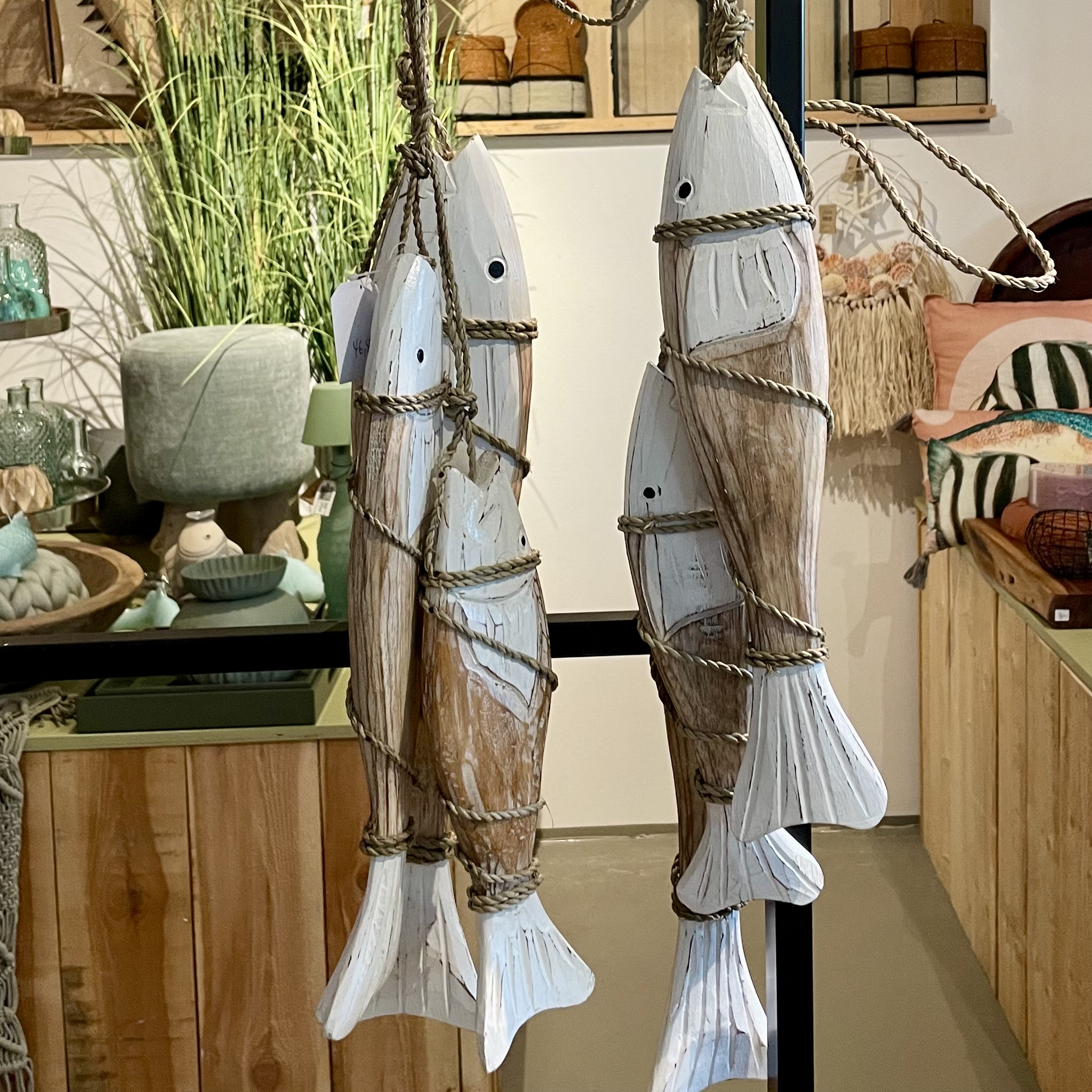 Holz-Fisch x3 zum Hängen H75cm, weiß/braun