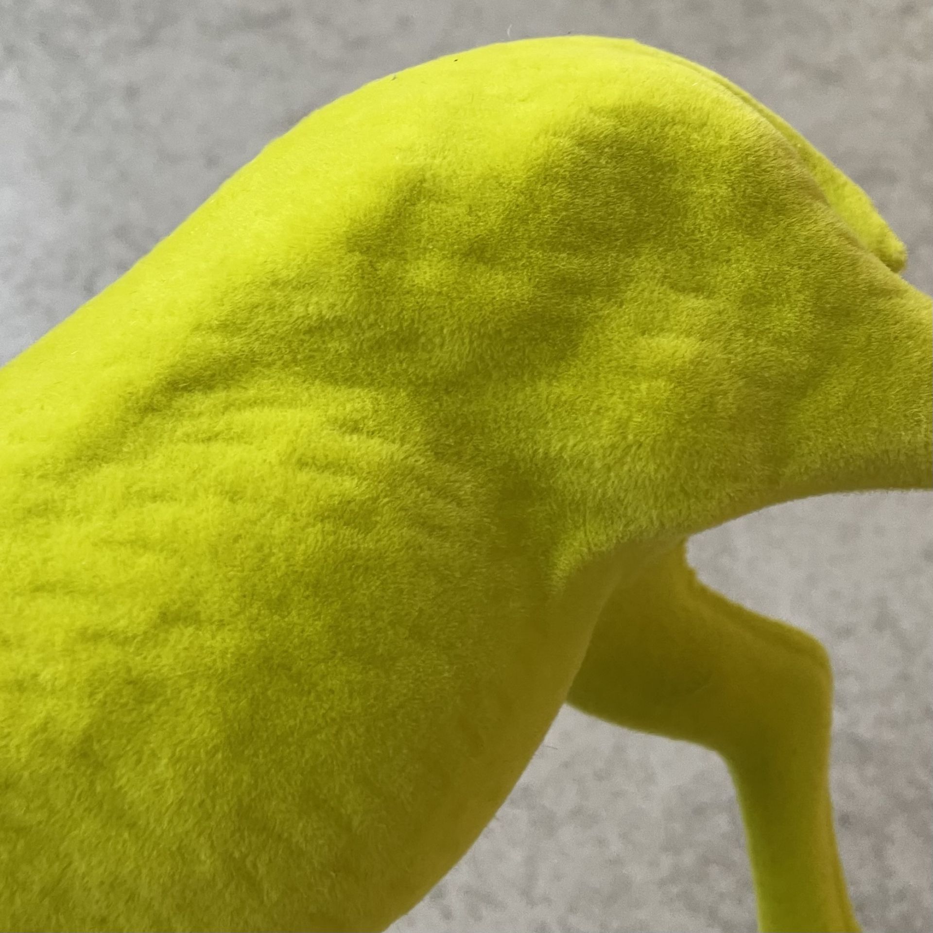 Velour-Hirsch "Tasko" L25, neonlime